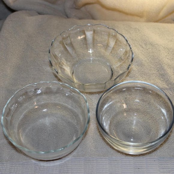 Pyrex | Kitchen | Lot Of 3 Clear Small Clear Glass Bowls K2 Pyrex ...